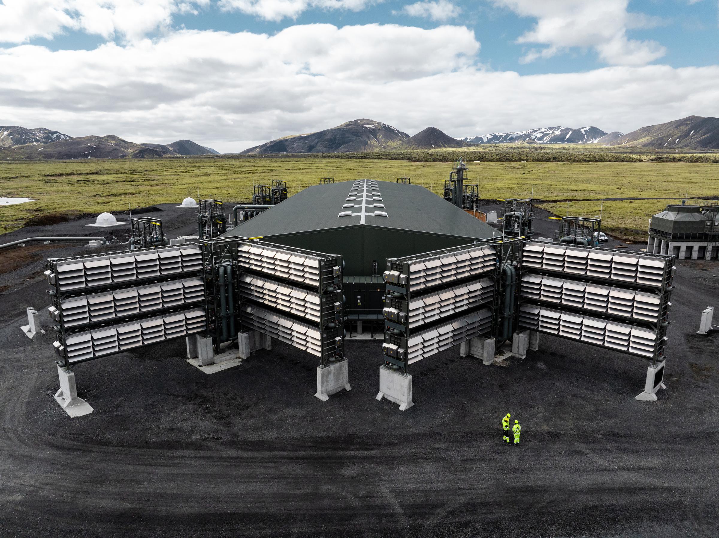 Geothermal-powered Mammoth direct air capture facility in Iceland goes ...